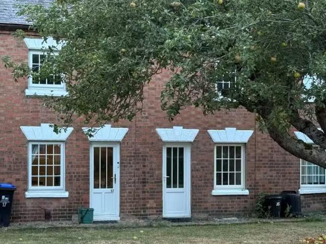 2 bedroom cottage for rent in Shipston Road, Stratford Upon Av.