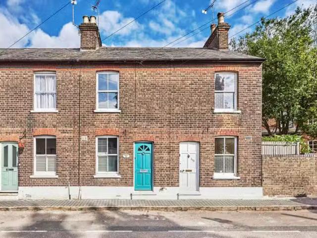 2 bedroom cottage for rent in Sopwell Lane, St Albans, Herts.