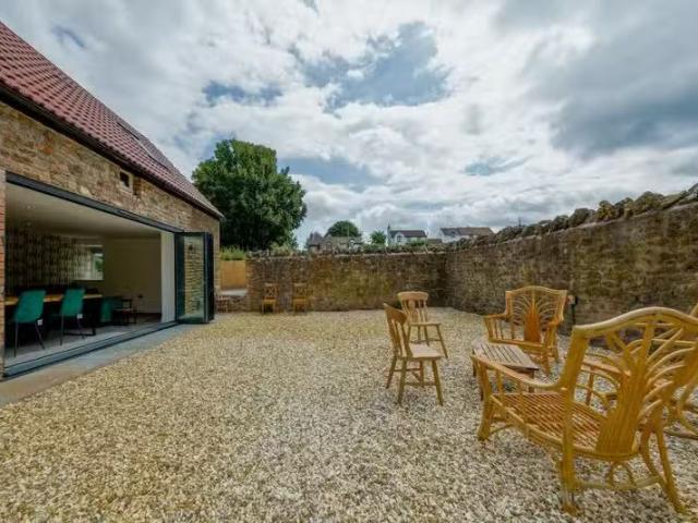 2 bedroom cottage for rent in Sladacre Barn, Bath Road, Blagdo.