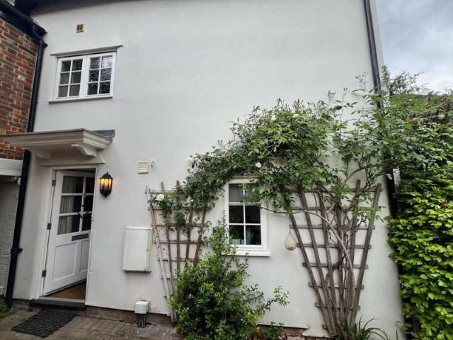 2 Bedroom Cottage House