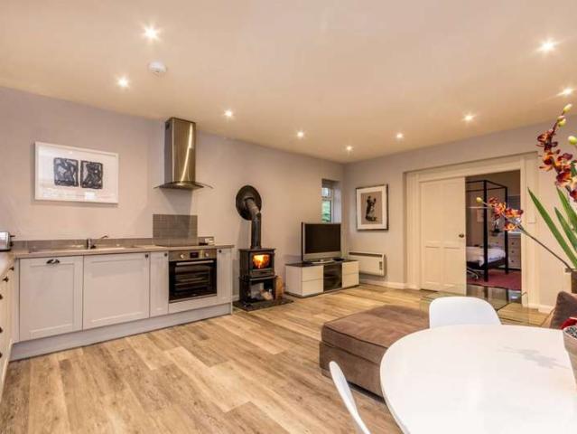 2 Bedroom Cottage House