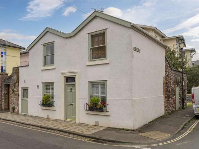 2 Bedroom Cottage House