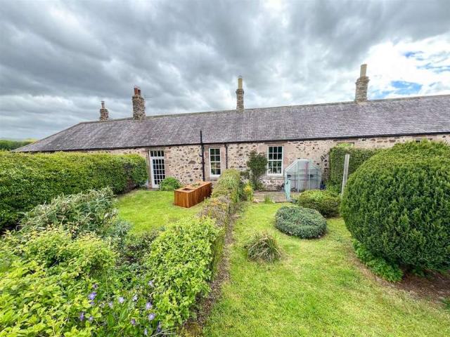 2 Bedroom Cottage House