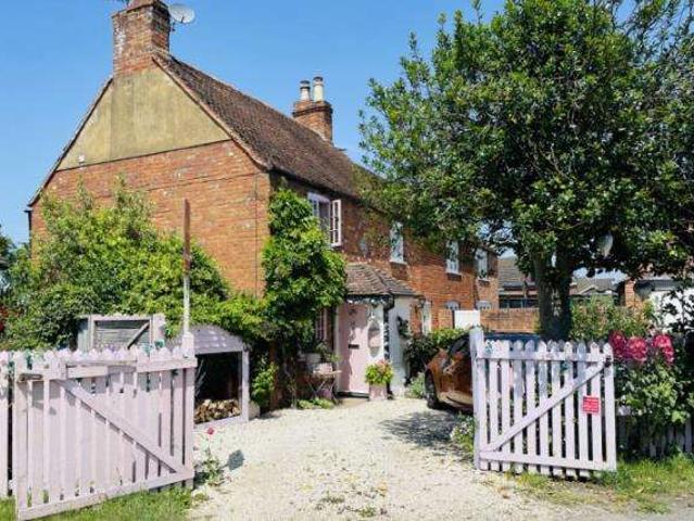 2 Bedroom Cottage House