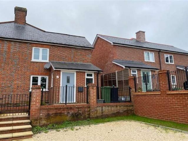 2 Bedroom Cottage House