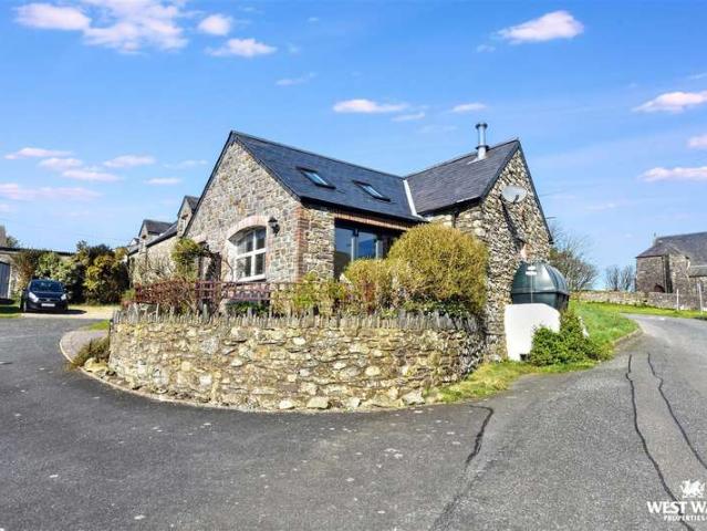 2 Bedroom Cottage House