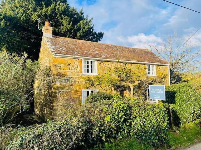 2 Bedroom Cottage House