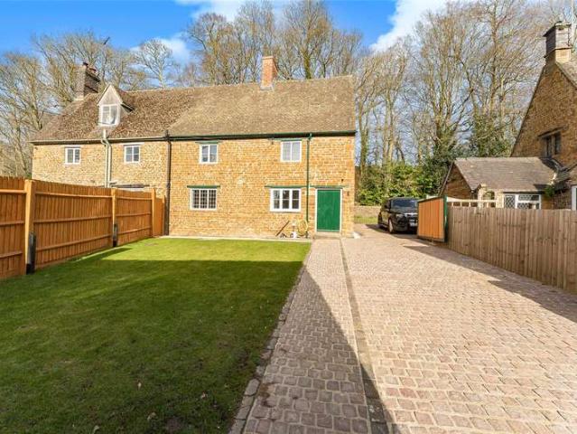 2 Bedroom Cottage House
