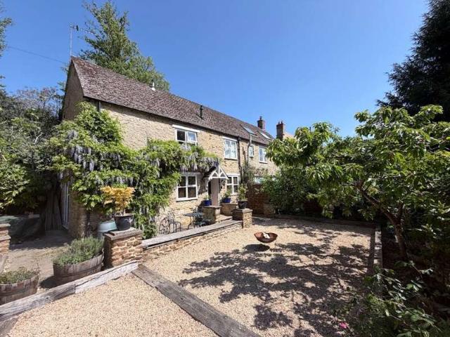 2 Bedroom Cottage House