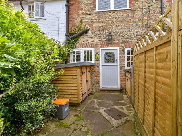 2 Bedroom Cottage House