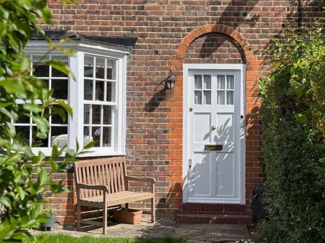 2 Bedroom Cottage House