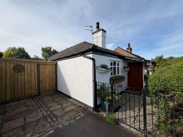 2 Bedroom Cottage House