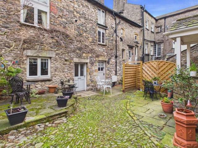 2 Bedroom Cottage House