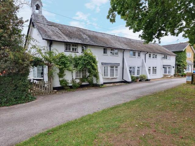 2 Bedroom Cottage House