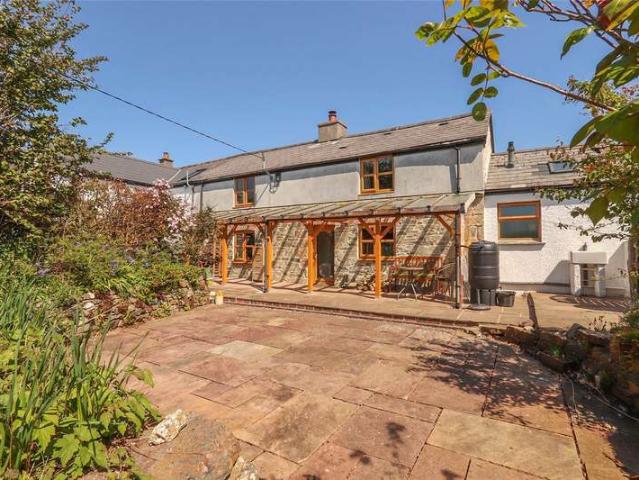 2 Bedroom Cottage House