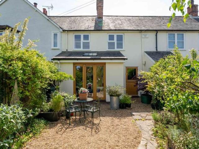 2 Bedroom Cottage House