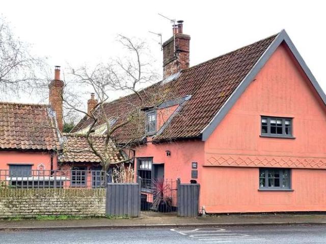 2 Bedroom Cottage House