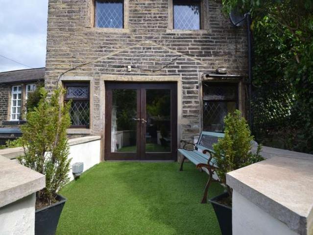 2 Bedroom Cottage House