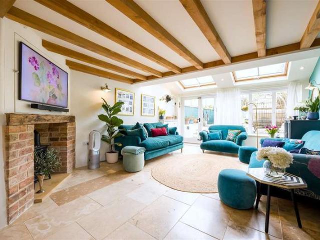 2 Bedroom Cottage House