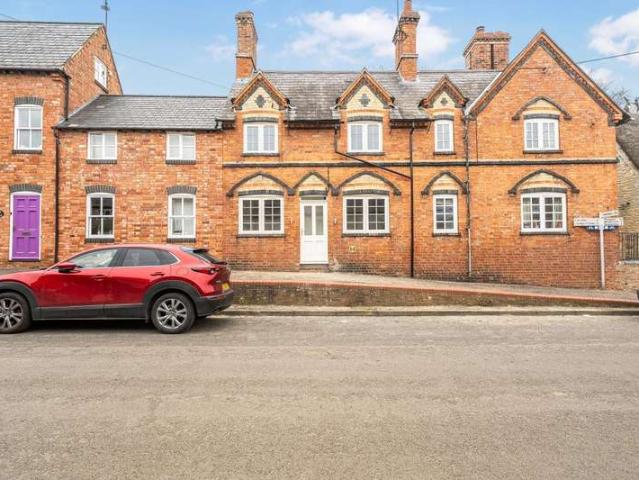 2 Bedroom Cottage House