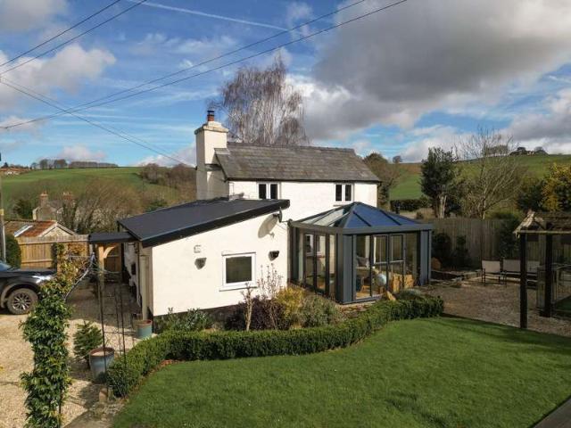 2 Bedroom Cottage House