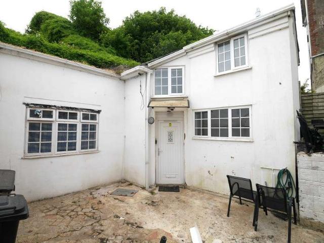 2 Bedroom Cottage House