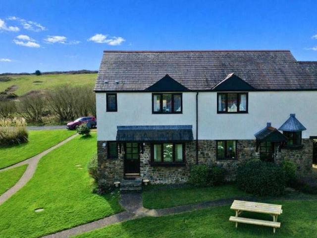 2 Bedroom Cottage House