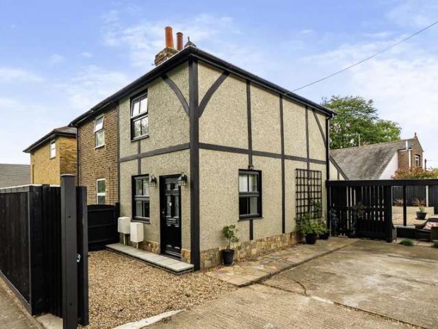 2 Bedroom Cottage House