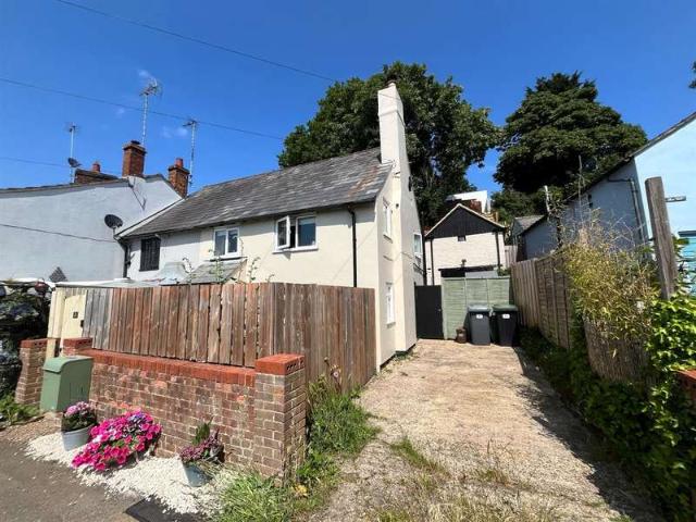 2 Bedroom Cottage House