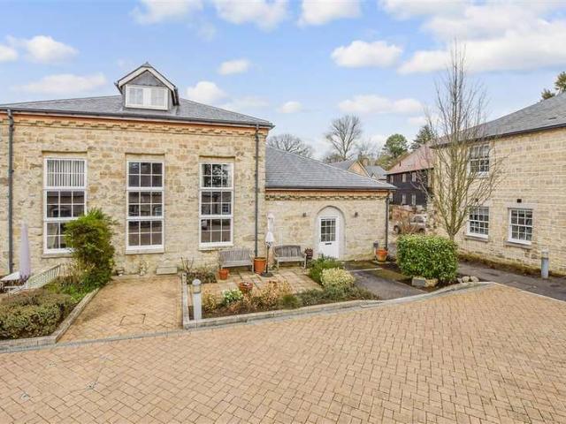 2 Bedroom Cottage House