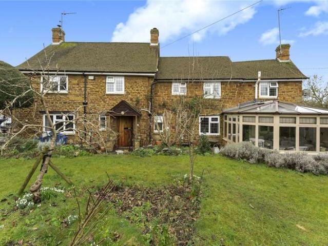 2 Bedroom Cottage House