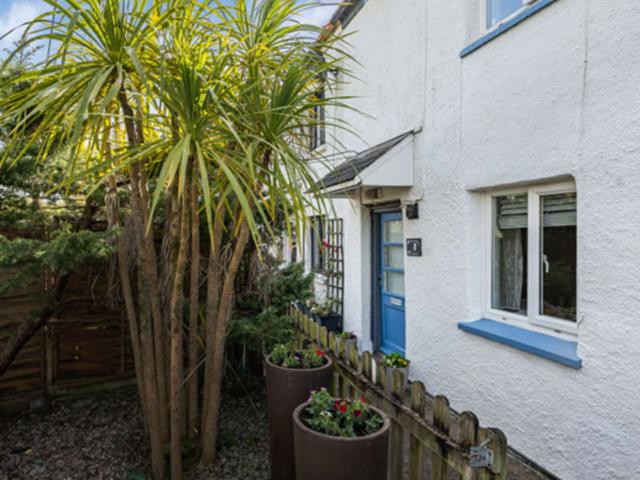 2 Bedroom Cottage House