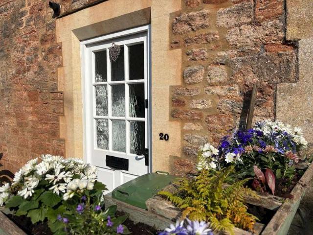 2 Bedroom Cottage House