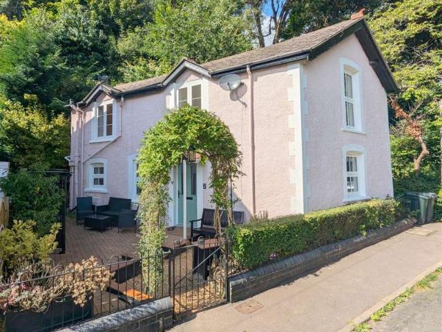 2 Bedroom Cottage House