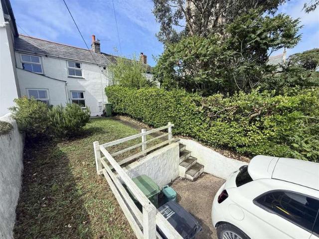 2 Bedroom Cottage House