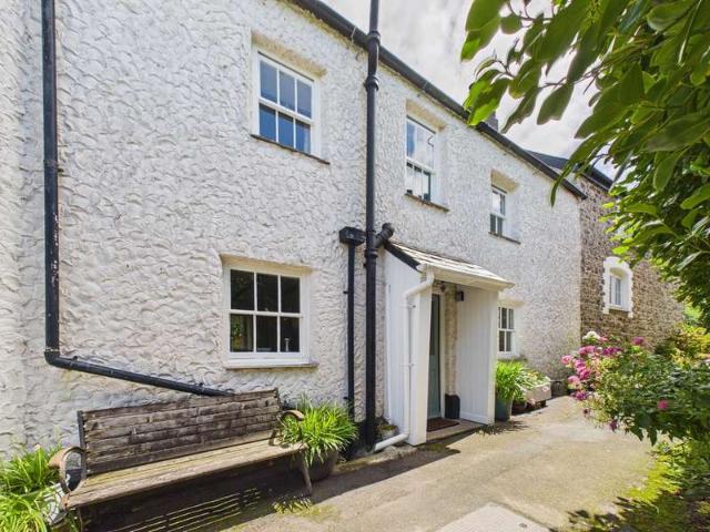 2 Bedroom Cottage House