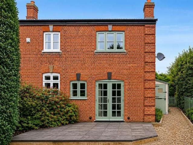 2 Bedroom Cottage House