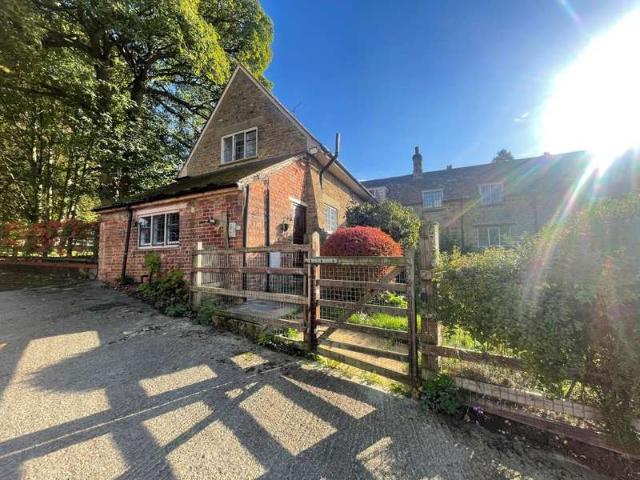 2 Bedroom Cottage House