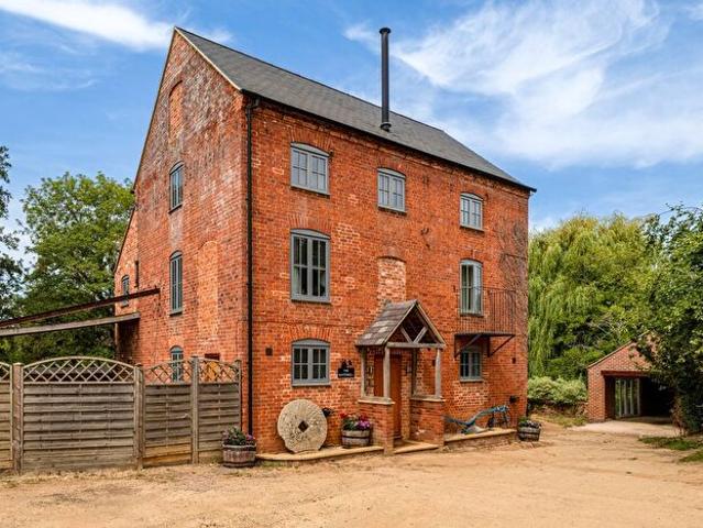 2 Bedroom Country House To Rent In Bloxham Grove, Banbury, OX15