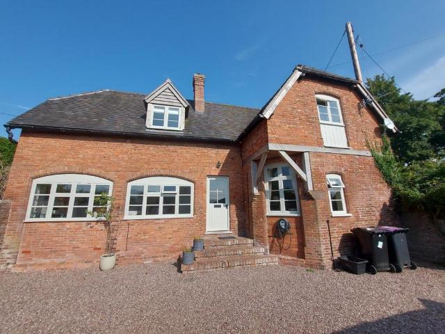 2 bedroom country house to rent