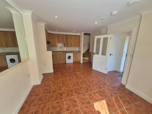 2 bedroom country house to rent