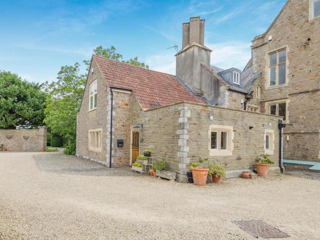 2 bedroom country house for sale