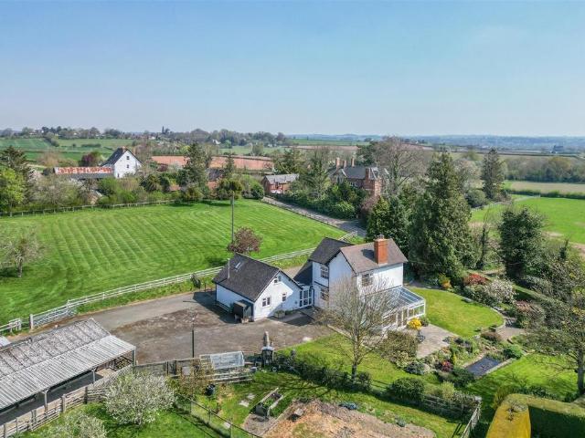 3 bedroom country house for sale