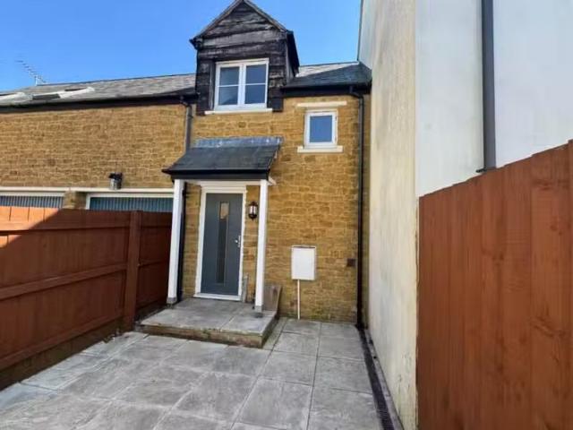 2 bedroom coach house for rent in Brympton, Yeovil, BA22