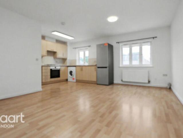 2 bedroom coach house for rent in Giles Road, SWINDON, SN25