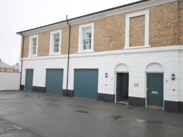 2 bedroom coach house for rent in Flat 2 Pavilion Green West.