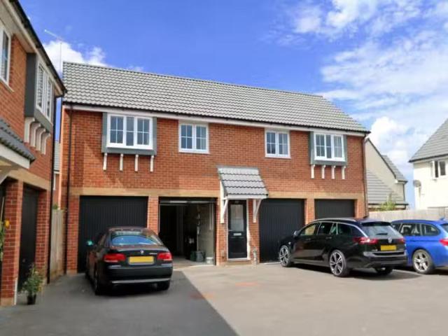 2 bedroom coach house for rent in Harvest Way, Thornbury, Sout.