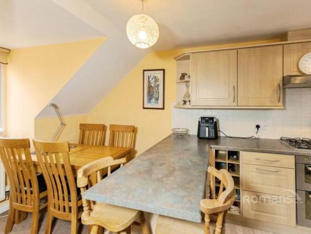 2 bedroom coach house for rent in Marlow Court, All Hallows Road, Caversham, RG4