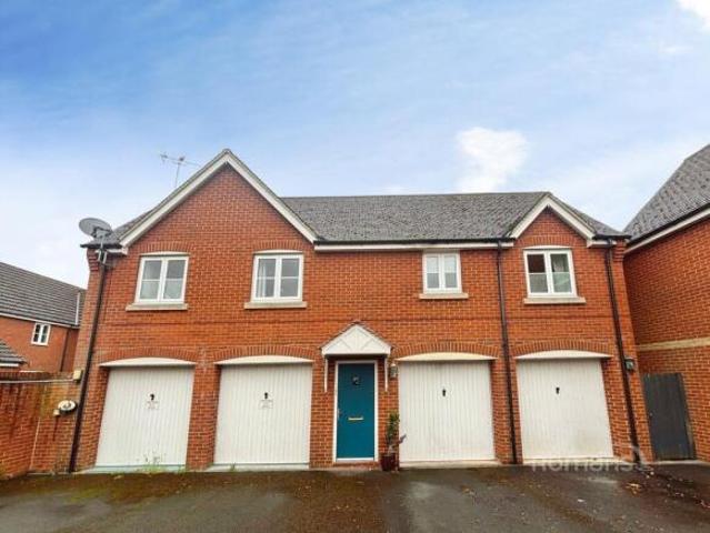 2 bedroom coach house for rent in Southwold Close, Oakhurst, Swindon, SN25