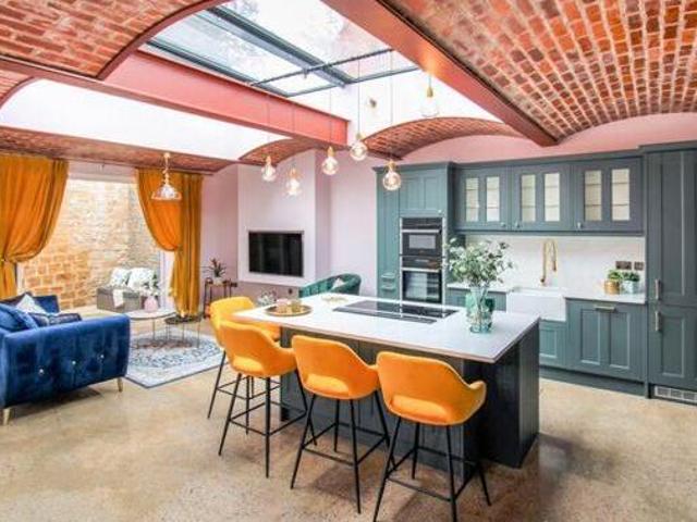 2 Bedroom Coach House For Rent In The Park, Nottingham
